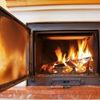 When to Close Glass Doors on a Fireplace (The Truth) – Fireplace Tips