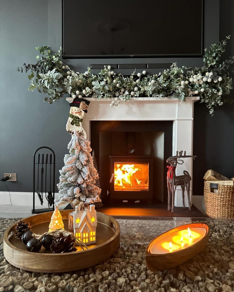 10 Most Festive Christmas Fireplace Decorations – Fireplace Tips